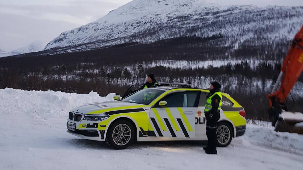 Skigåer tatt av skred lettere skadd – NRK Troms og Finnmark