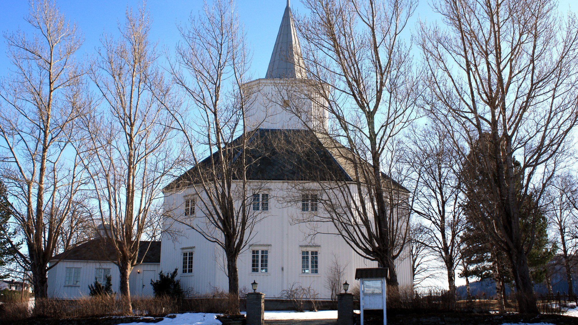 Gudstjeneste fra Buvik kirke - Gudstjeneste - radio - NRK Radio