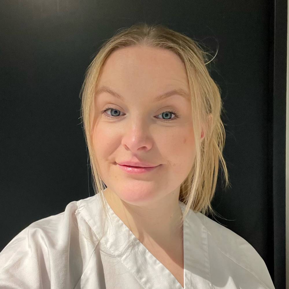 Sykepleier Amalie (26) jobbet som «travel nurse» i én måned – NRK Nordland