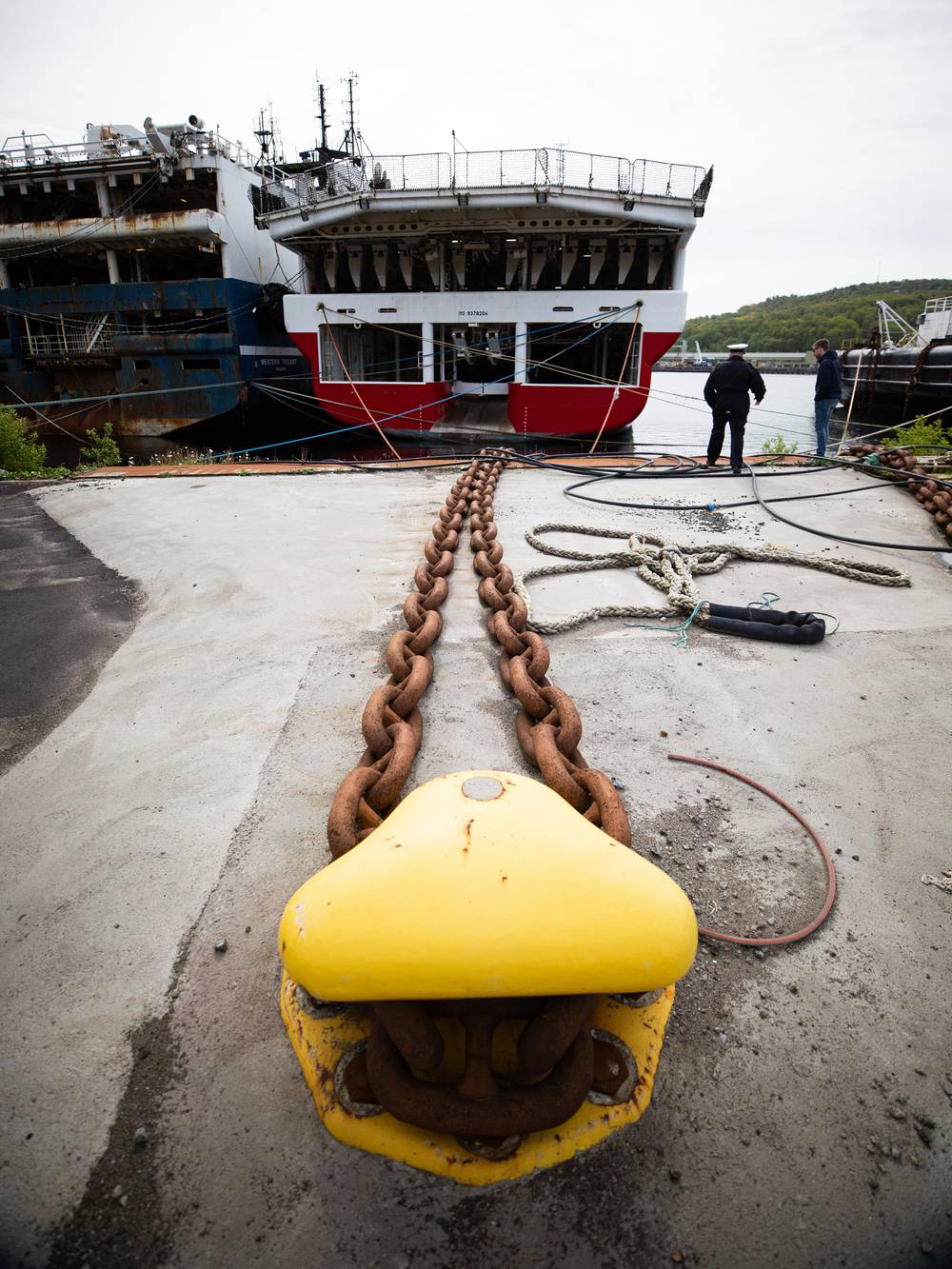 Norskekysten fylles opp av skip uten oppdrag: – Ekstremt brutalt – NRK ...