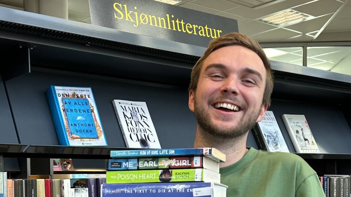 Årstad VGS kåra til Årets bibliotek i Noreg – NRK Vestland