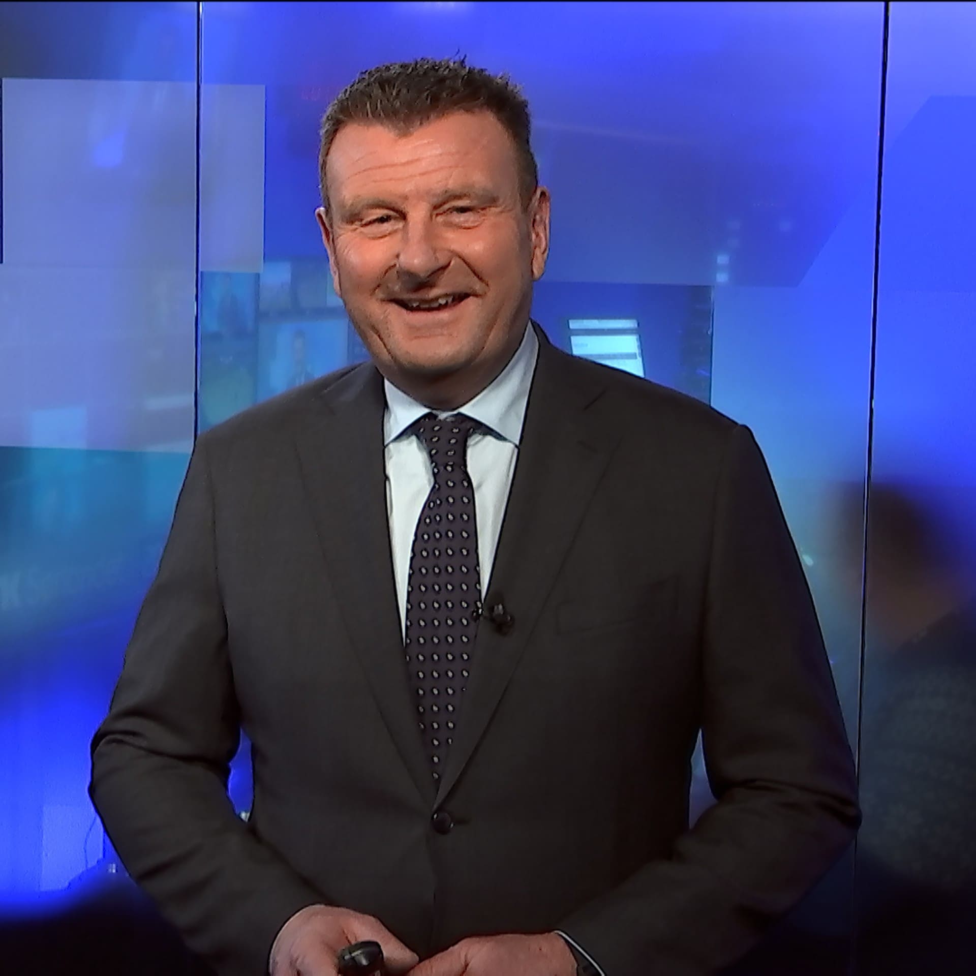 Her blir Jon Gelius satt ut av egen reporter – NRK