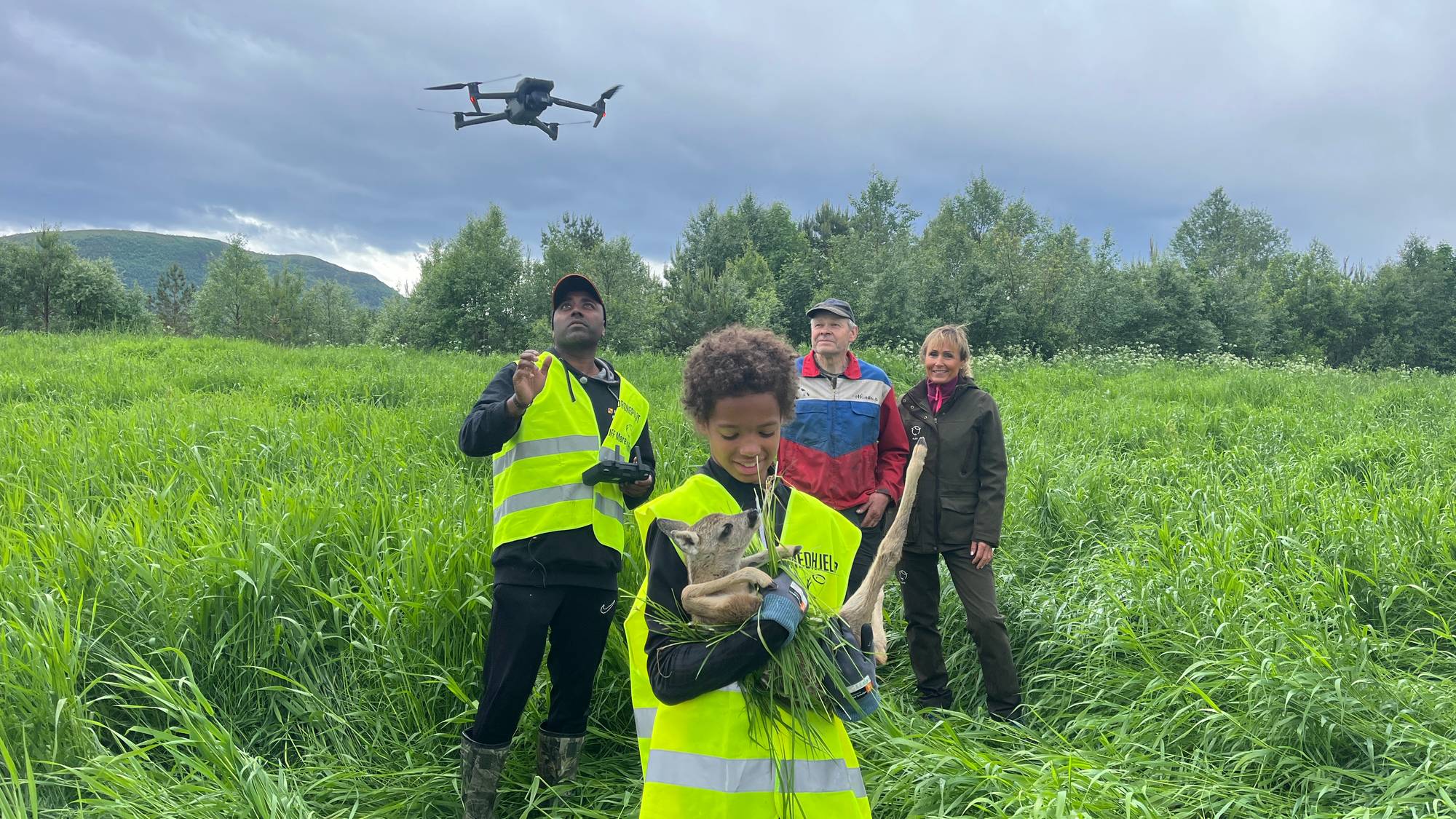 Ruben Oterhals leter etter rådyrkalver med drone – Monica Malmedal ...