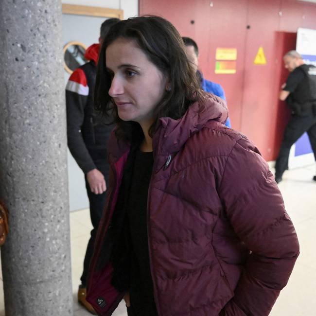 Fransk avis: Julia Simon i retten for svindelsaken – innrømmet tyveri ...