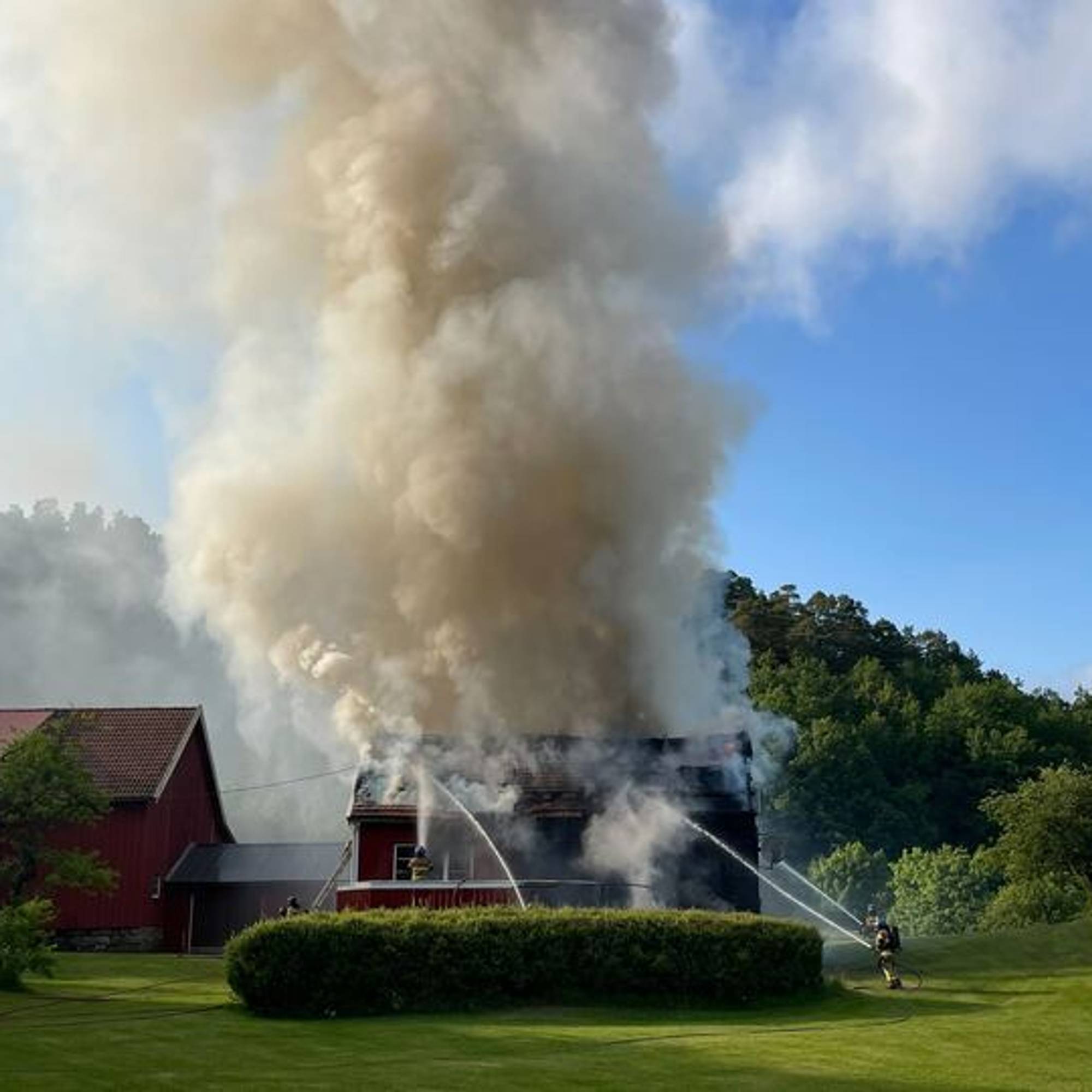 Enebolig brant ned i Kristiansand – NRK Sørlandet – Lokale nyheter, TV og radio