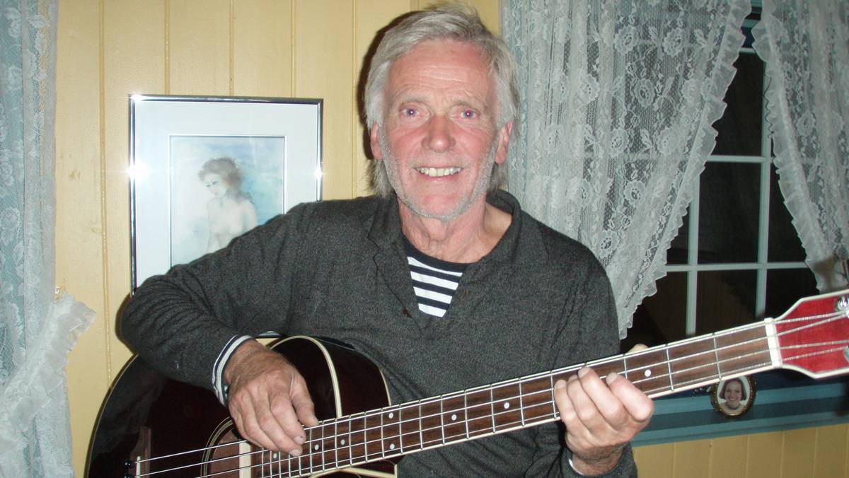 Mistet armen - nå spiller han bass – NRK Vestland