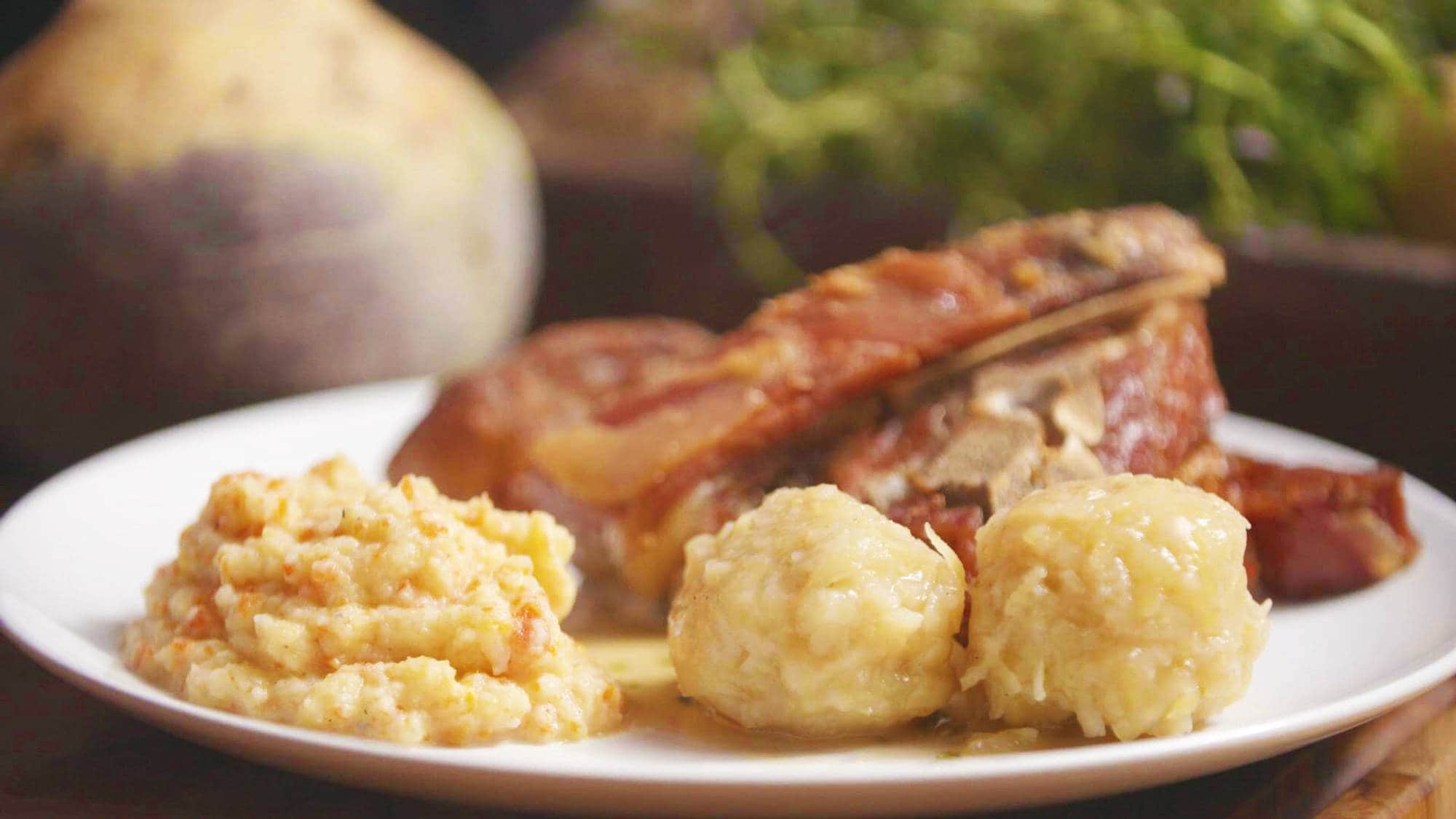 Pinnekjøtt med komler og kålrabistappe – NRK Mat – Oppskrifter og ...