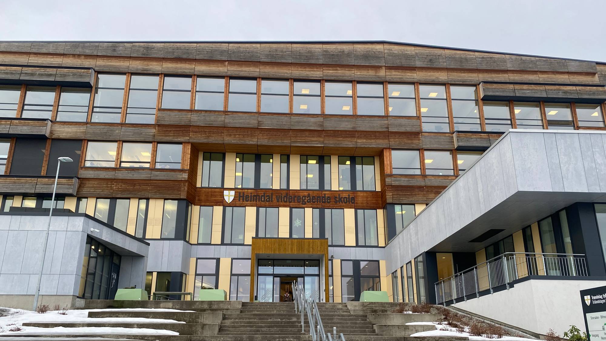 Heimdal videregående skole øver på beredskap ved skoleskyting – NRK ...