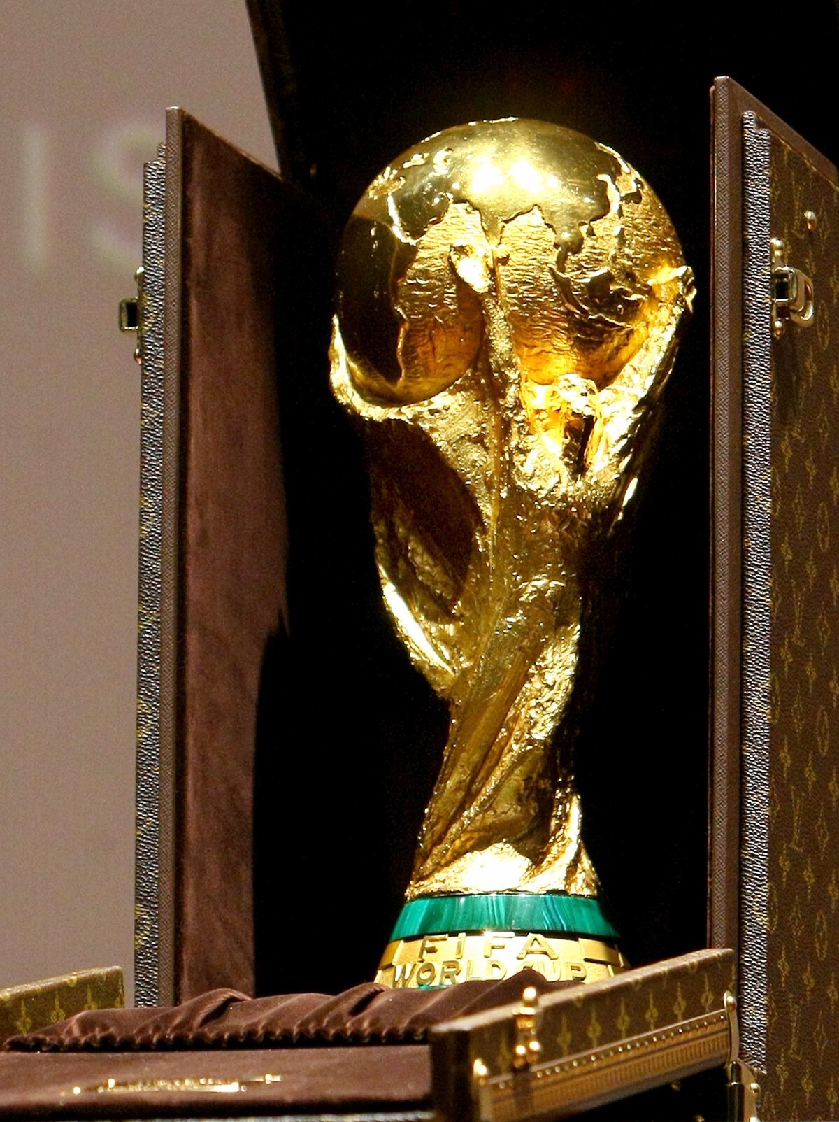 VM-pokal med 11 kg kokain – NRK Fotball – Nyheter, tabeller og resultater