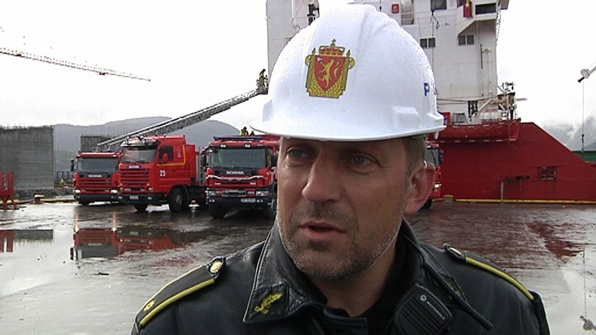 13 reddet fra brann på skip – NRK