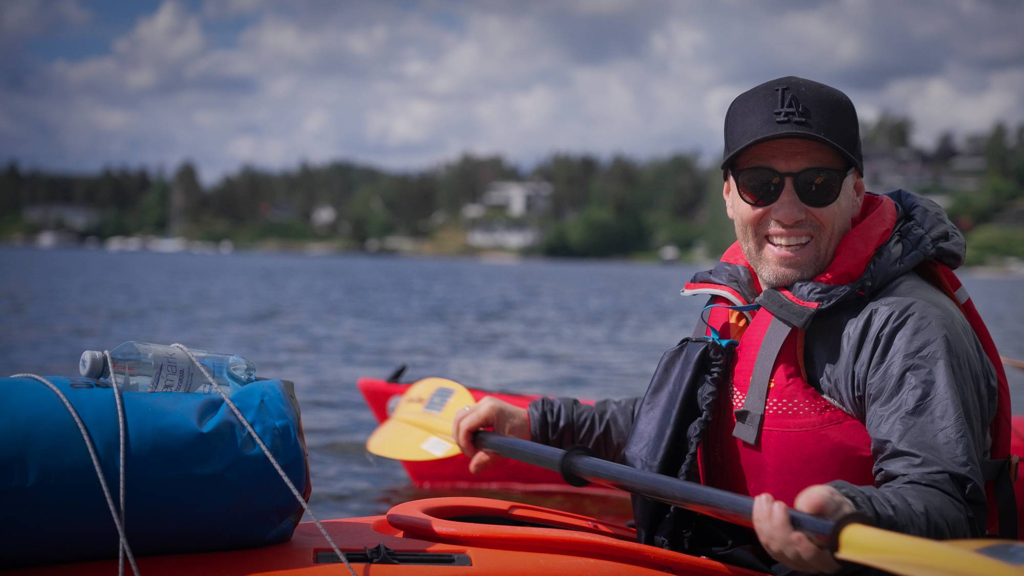 Disse blir med Anne Lindmo på tur i den nye NRK-serien Frifot. – NRK ...