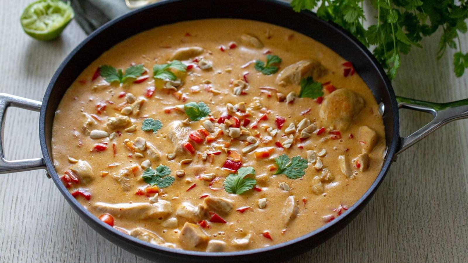 Kylling­gryte med asiatiske smaker – NRK Mat – Oppskrifter og inspirasjon