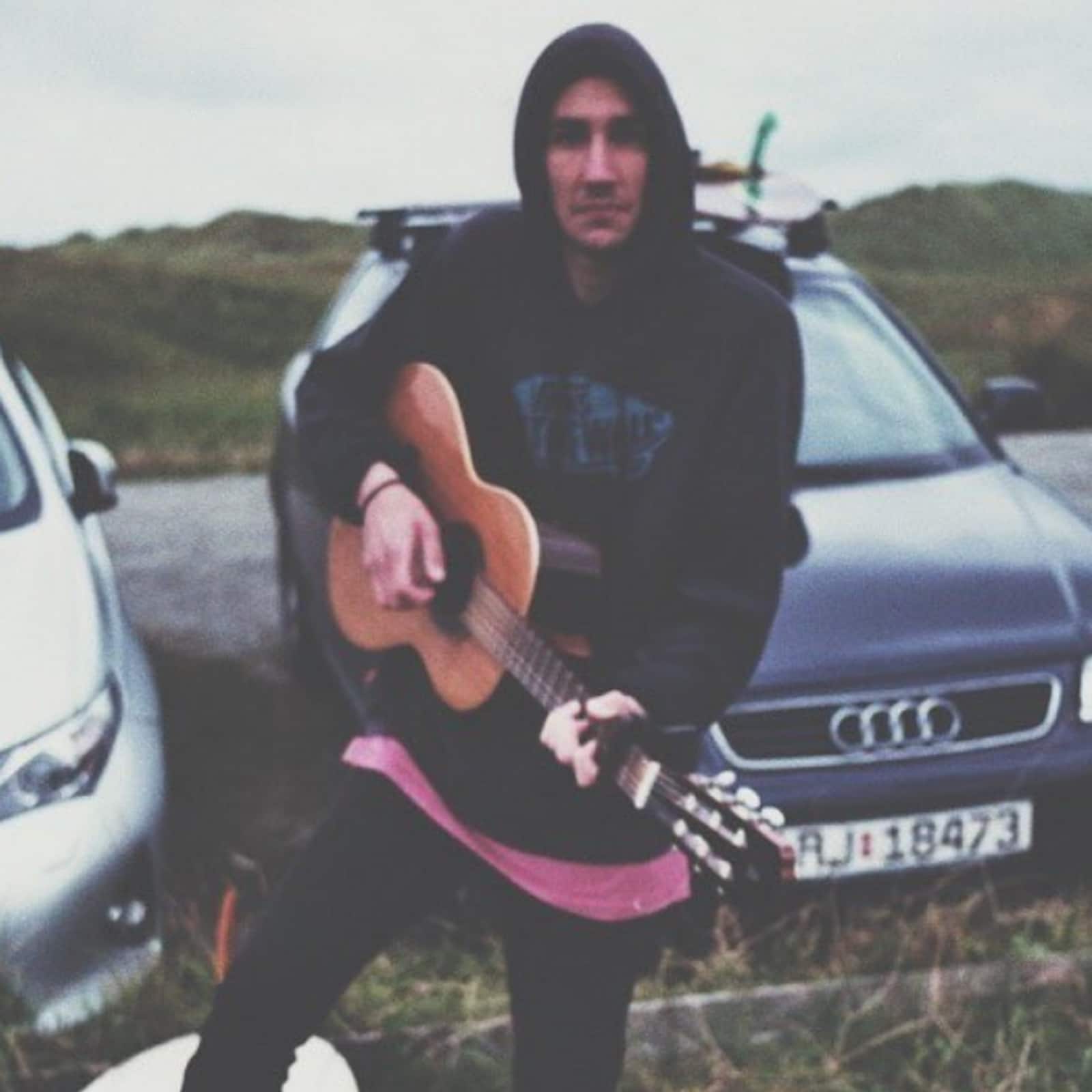 Den norske artisten Alek Olsen til topps på Billboard-liste – NRK Norge ...