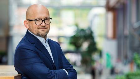 Hurtigruten har gjeld på 26 milliarder kroner - forhandler med ...
