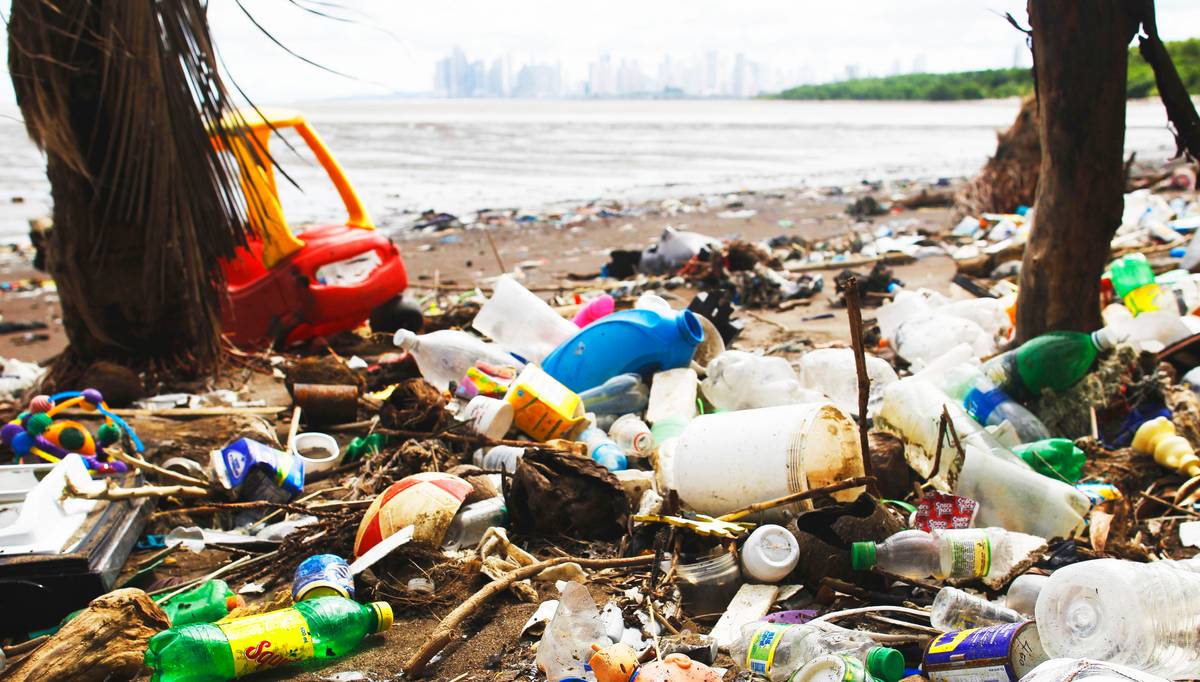 Plast inn i konvensjon om farlig avfall – NRK Urix – Utenriksnyheter og ...