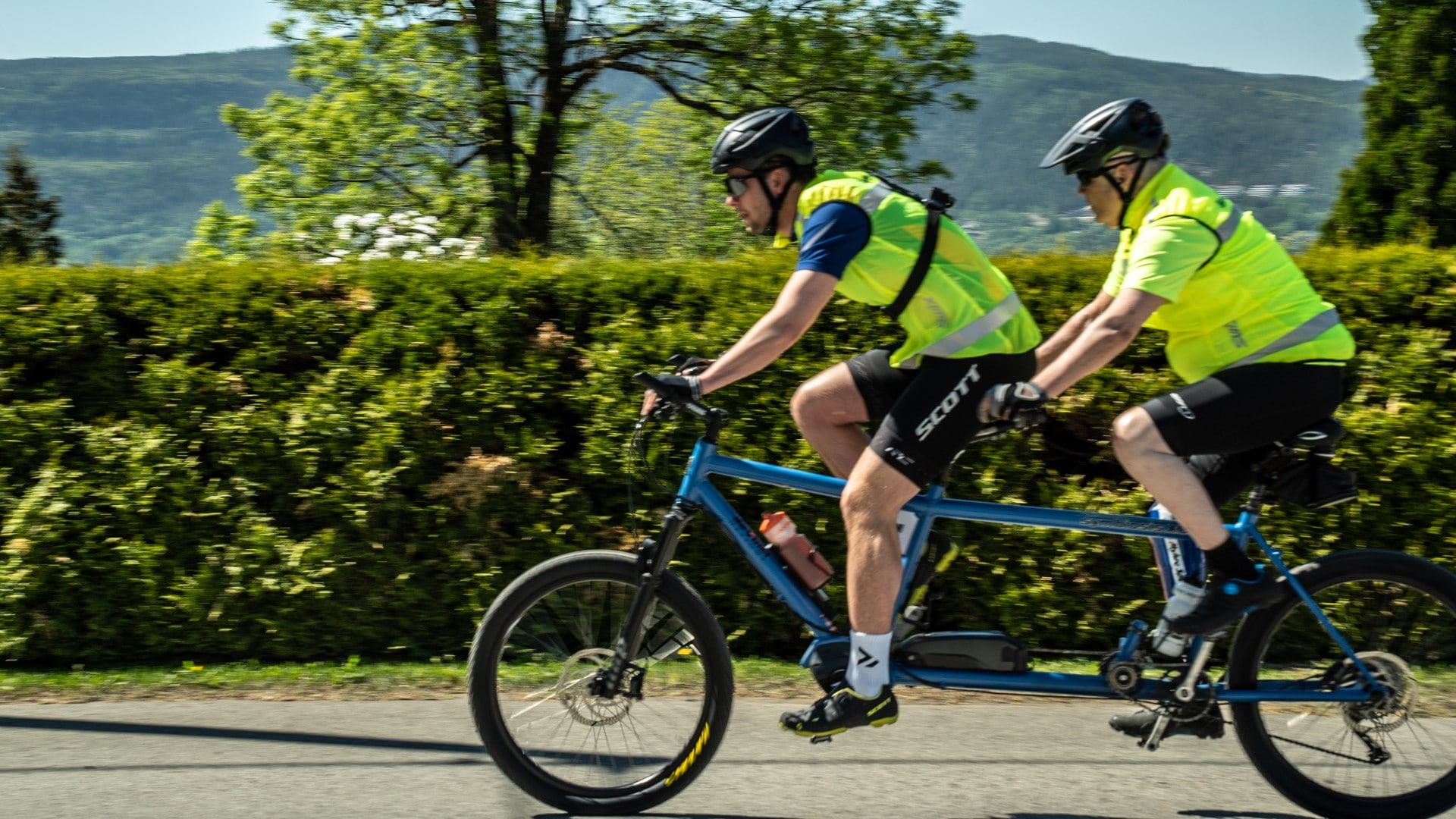 Tore sykler 100 mil i sommer, mot alle odds – NRK