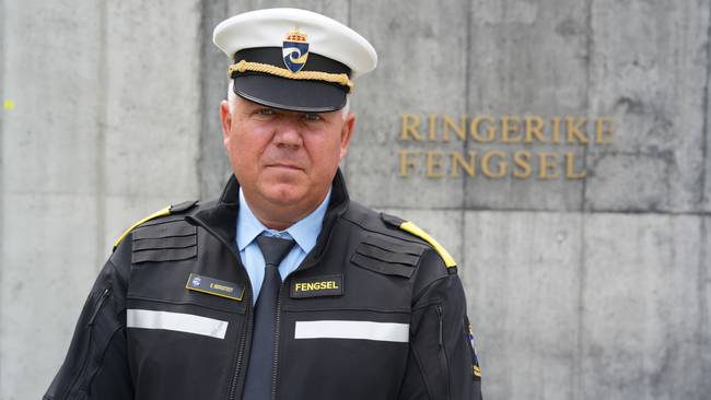 Mannskapsmangel i Ringerike fengsel: Sjefen må ta vakter på gulvet for ...