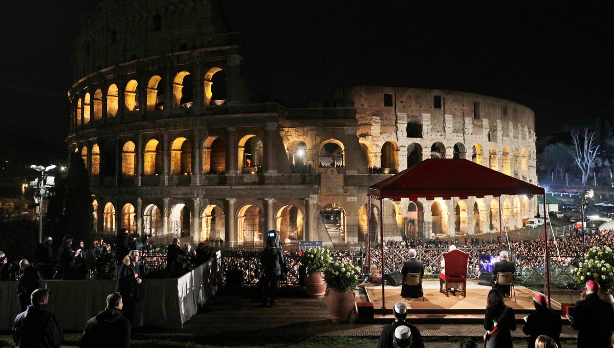 Paven ledet korsvanding i Roma – Siste nytt – NRK