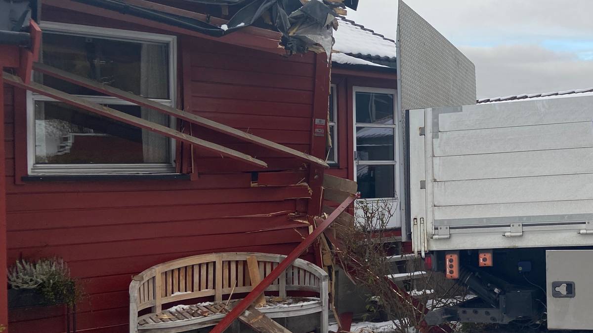 Lastebil sklidd inn i hus – Stor-Oslo
