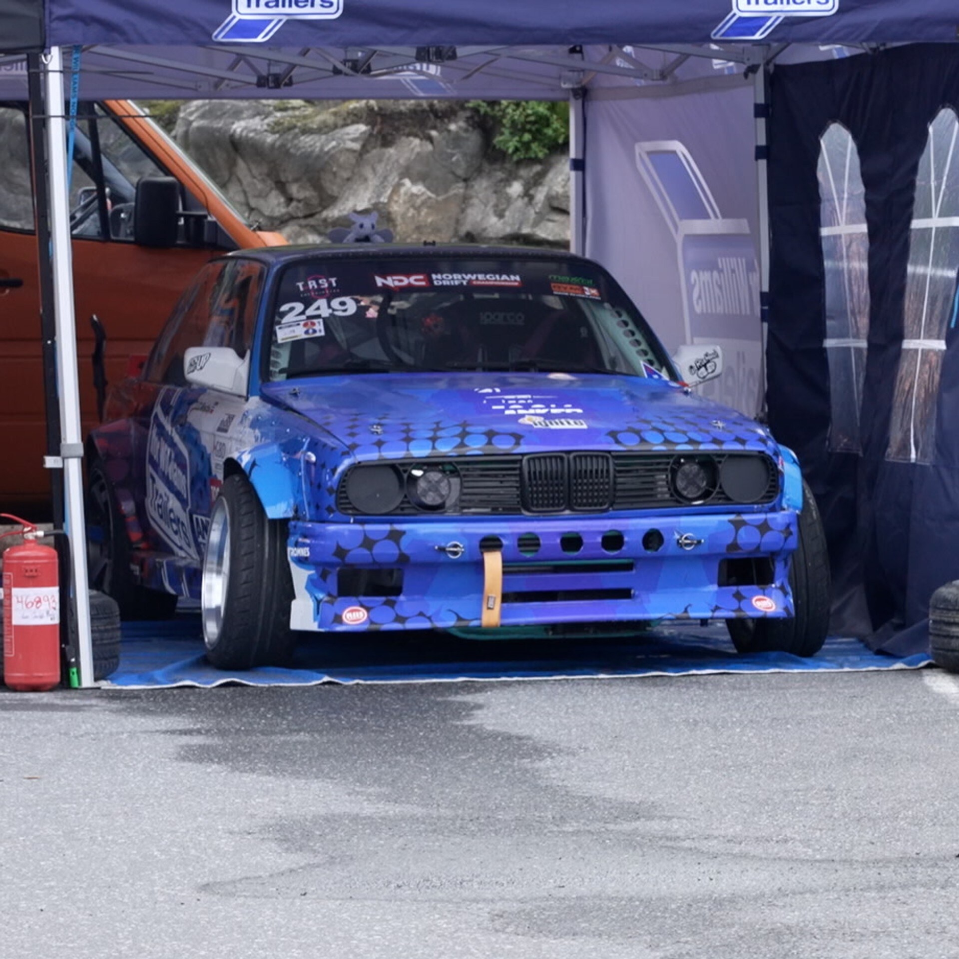 Gutta krangler om den råeste bilen på Gatebil – NRK