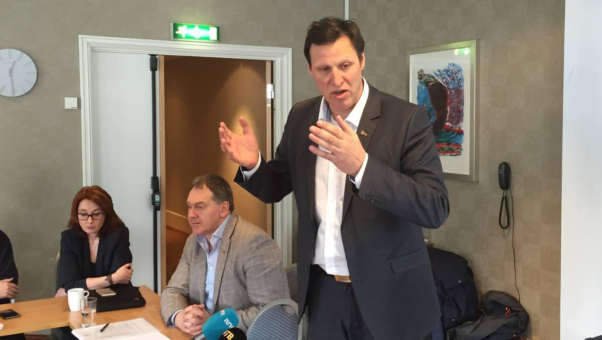 Tom Tvedt bøyer seg for kulturminstaren – NRK Sport – Sportsnyheter ...