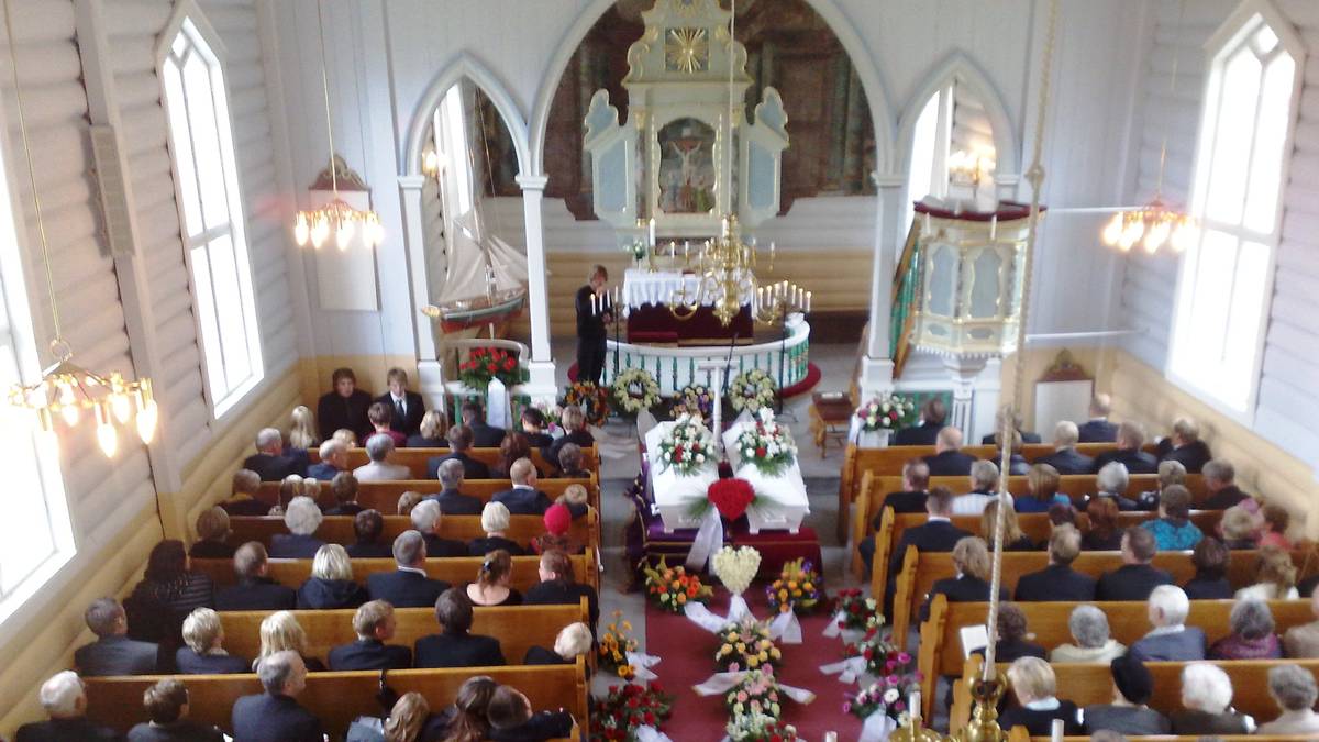Fullsatt kirke i Vevelstad – NRK Nordland