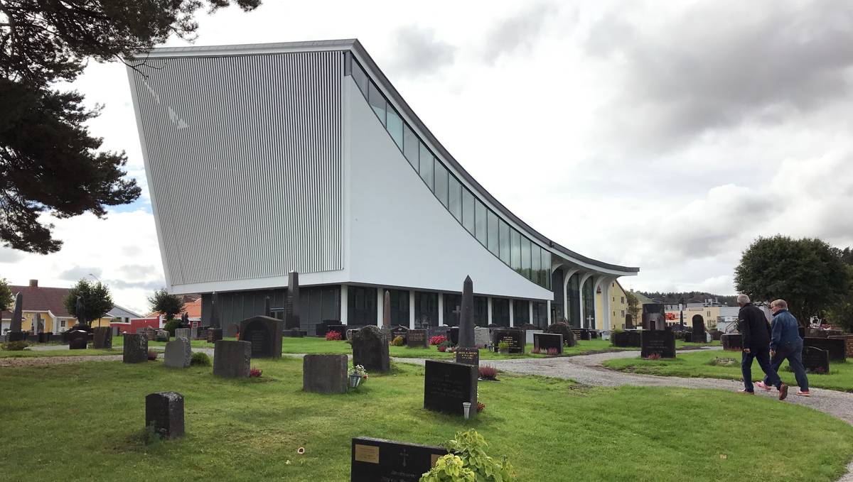 Nye Hønefoss kirke overleveres – NRK Buskerud – Lokale nyheter, TV og radio