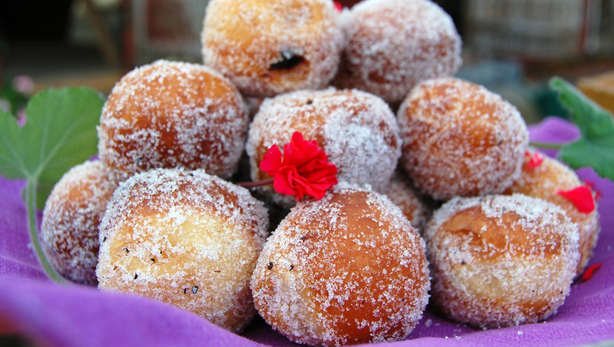 Klassiske munker med epler eller blåbær – NRK Mat – Oppskrifter og ...