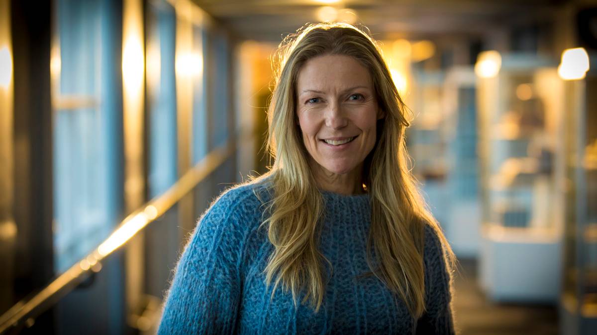 Helene sjekker inn - Sesongpremiere! – Programomtaler