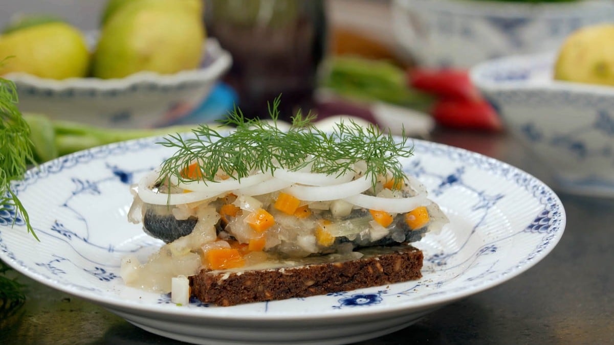 Kokt, syltet sild – NRK Mat – Oppskrifter og inspirasjon