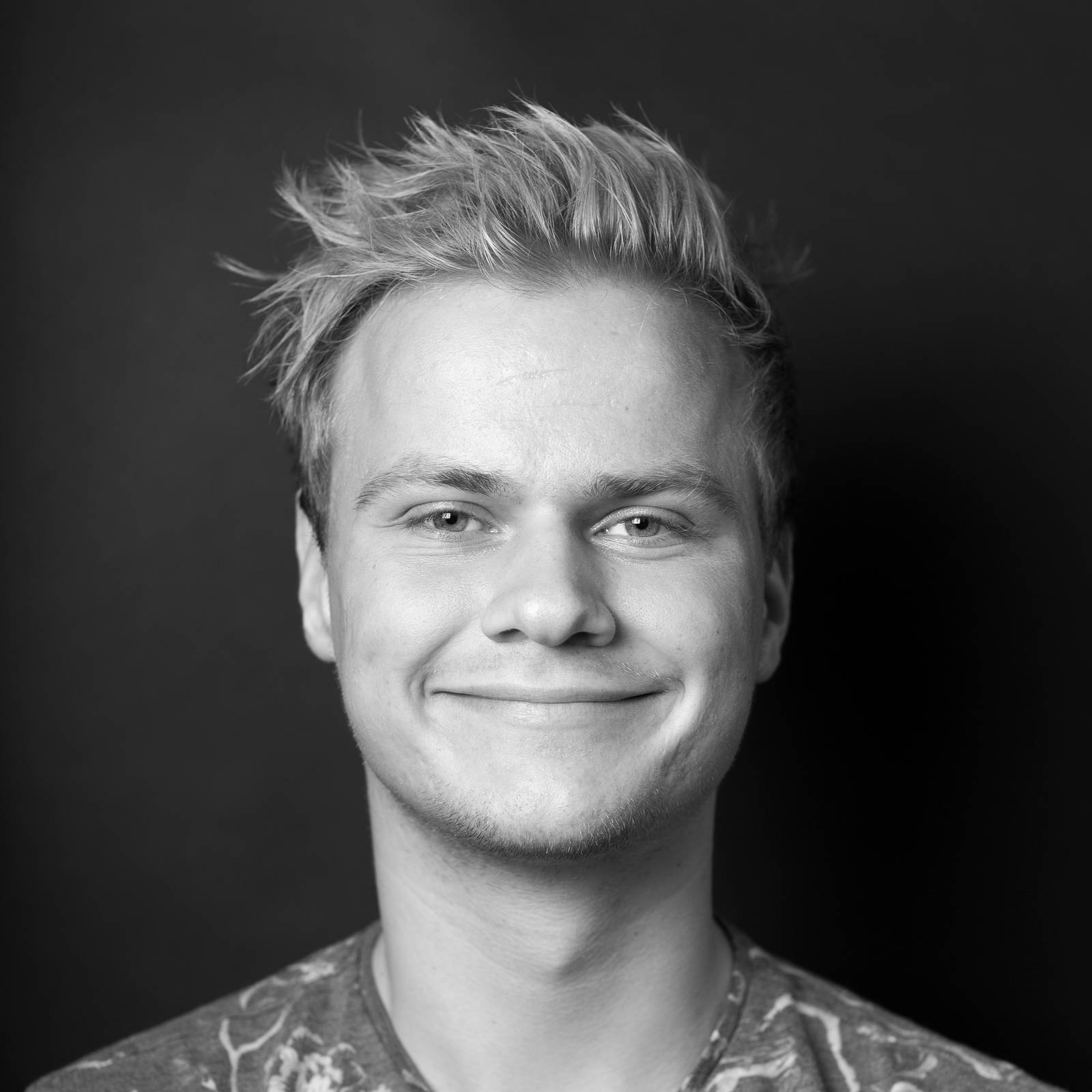 Arne Brimis gamle hotell Fossheim i Lom mangler folk og kan ikke lengre ...