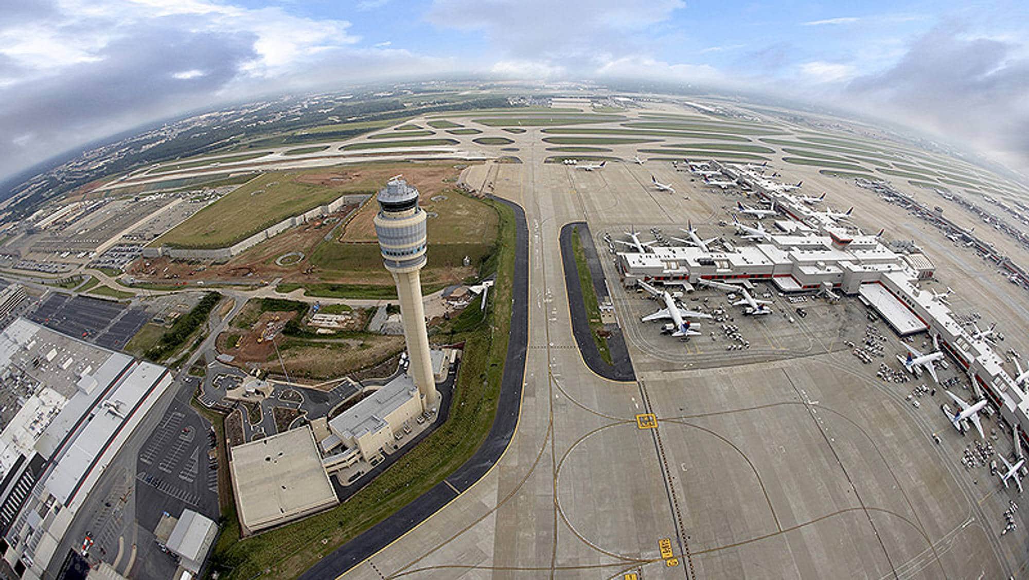 Verdens største flyplass – NRK Nyttig – Tips, råd og innsikt