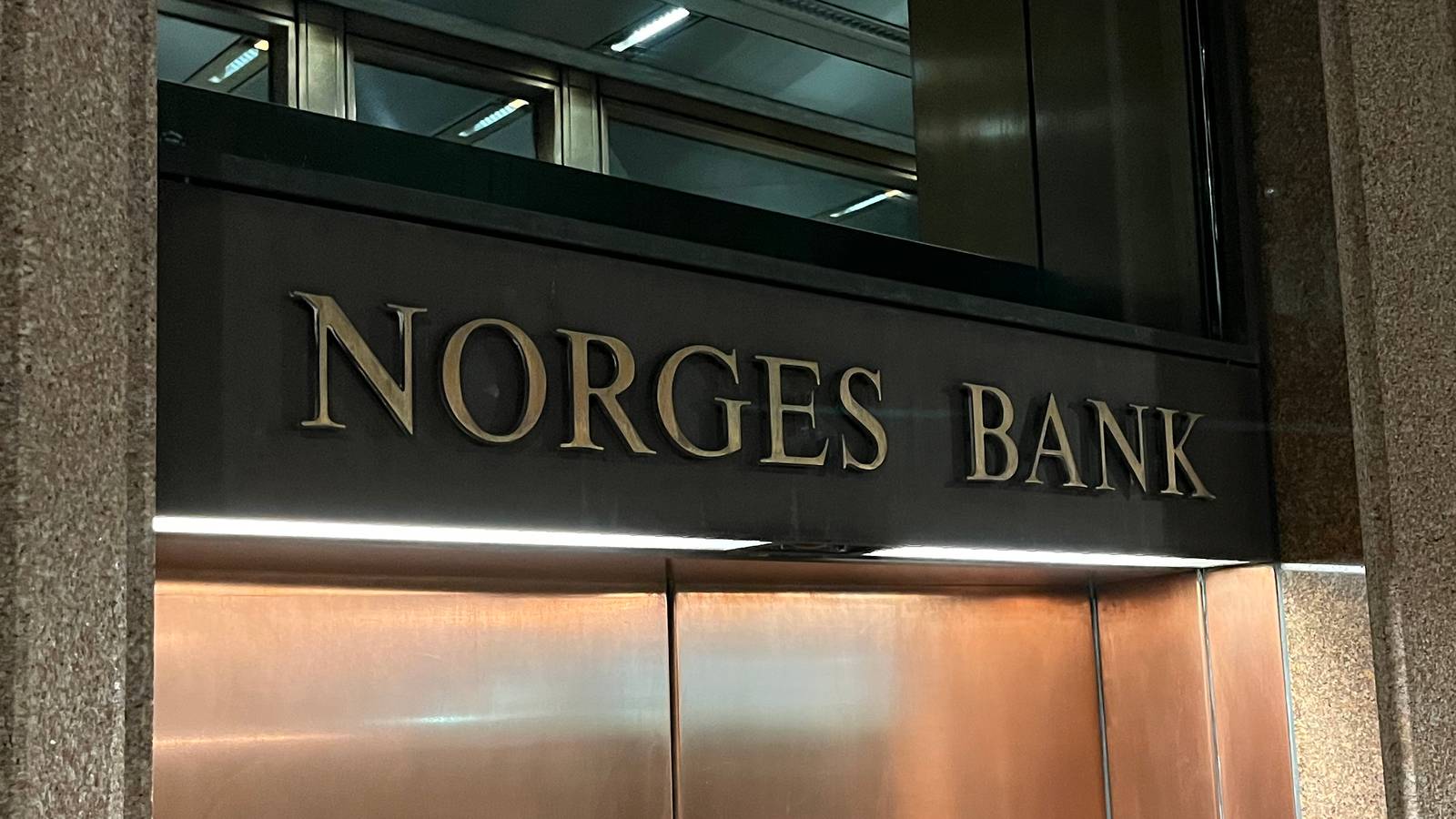 Den europeiske sentralbanken kutter renten – tror ikke på norsk rentekutt før 2025 – NRK Norge ...