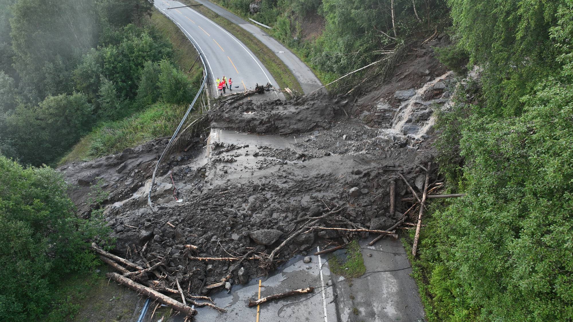 E136 i Romsdalen er stengt – NRK Møre og Romsdal – Lokale nyheter, TV og radio