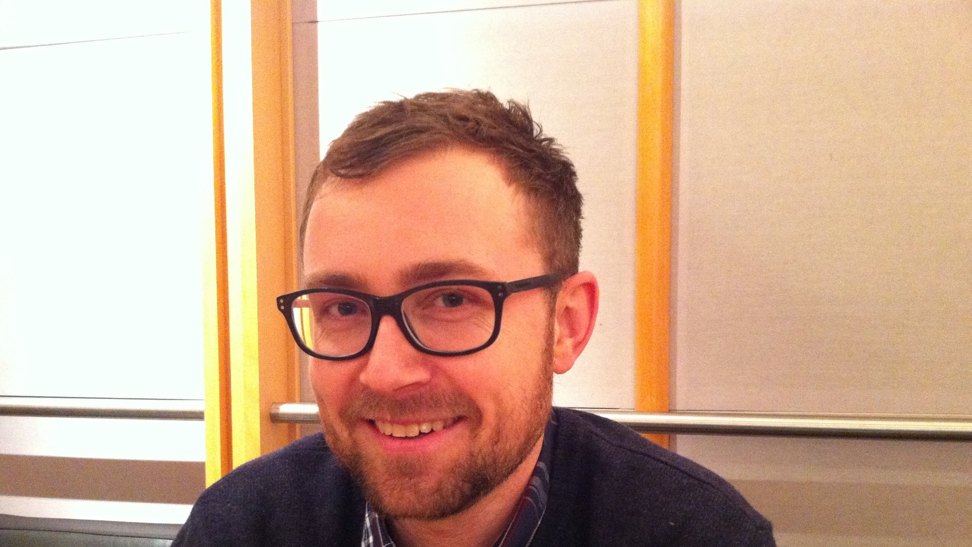 Mikkel Bugge leser fra "Tauet" – NRK