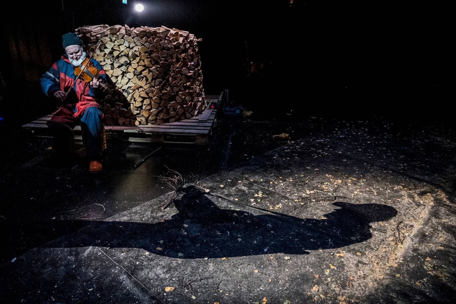 Anmeldelse: «Heil ved» ved Det Norske Teatret – Anmeldelser og anbefalinger