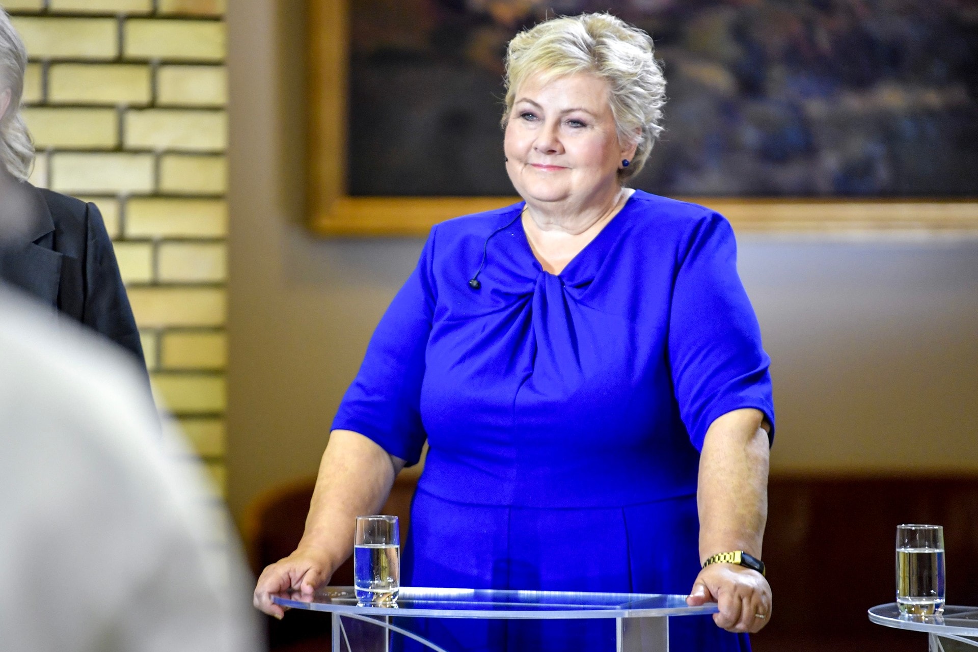 Erna Solberg varsler avgang som Høyre-leder – Siste nytt – NRK