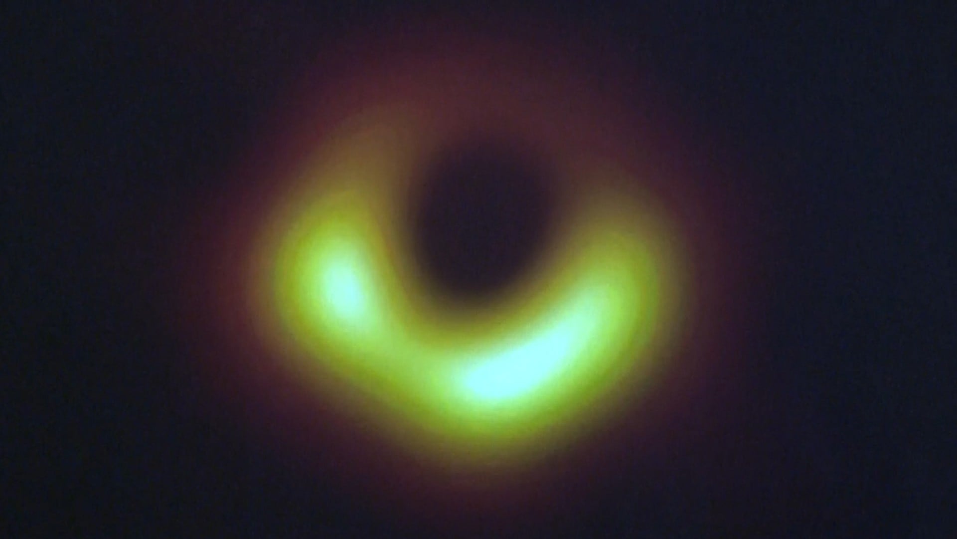 Det første bildet av et sort hull – NRK