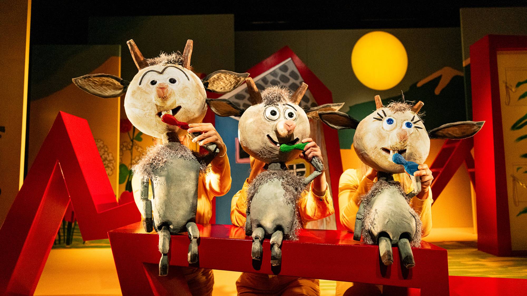 Anmeldelse: «Bukkene Bruse begynner på skolen» ved Hålogaland Teater ...