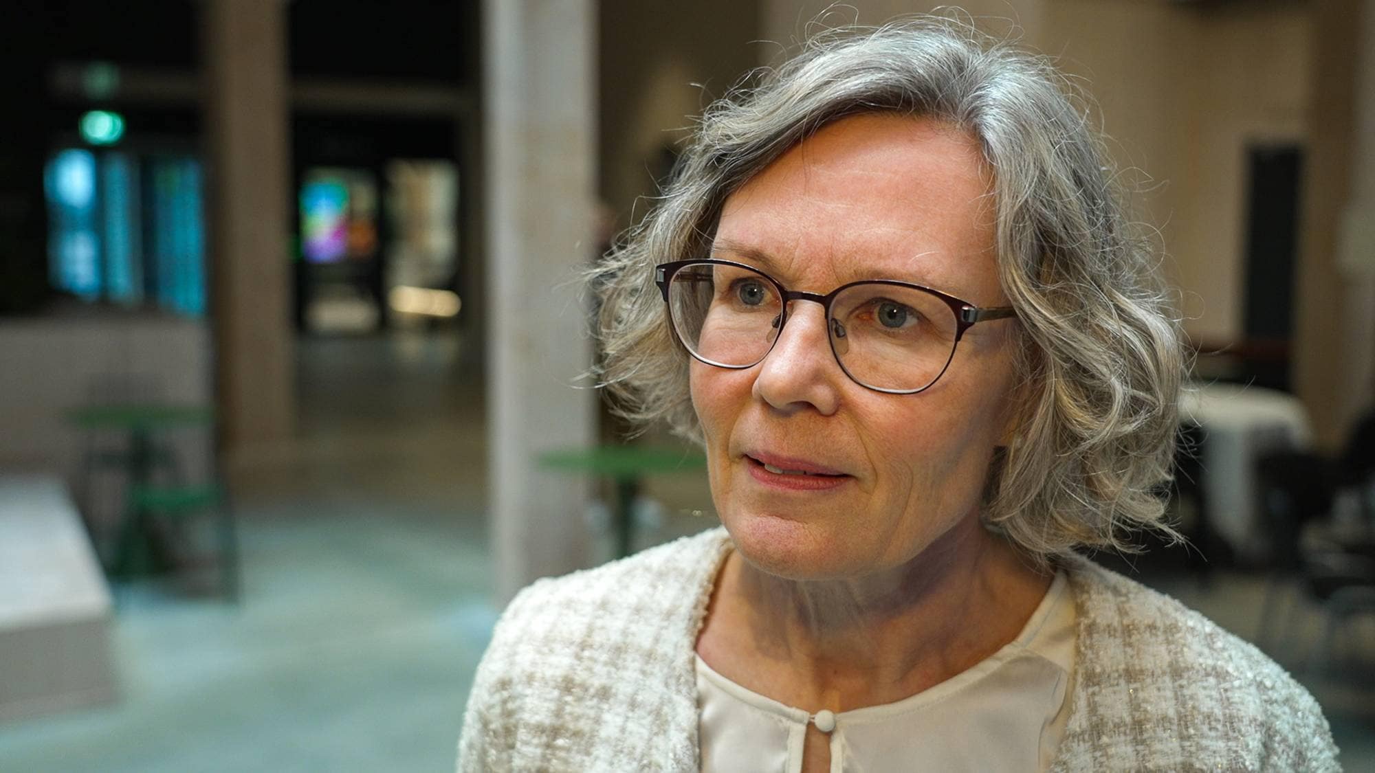 Toril Hovdenak meiner det vil bli nødvendig å kutte fleire skular og ...