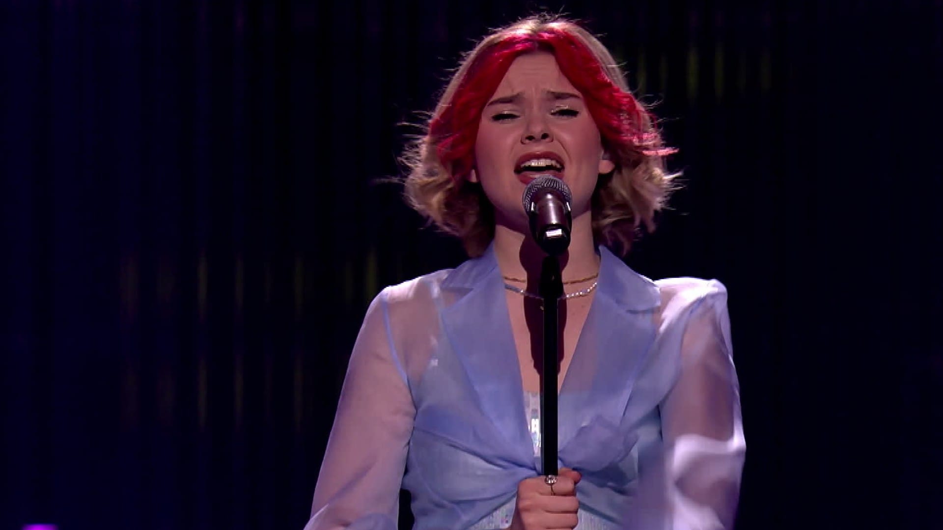 Hedda Mae – «Sitting Down Here» (Lene Marlin-cover) – NRK