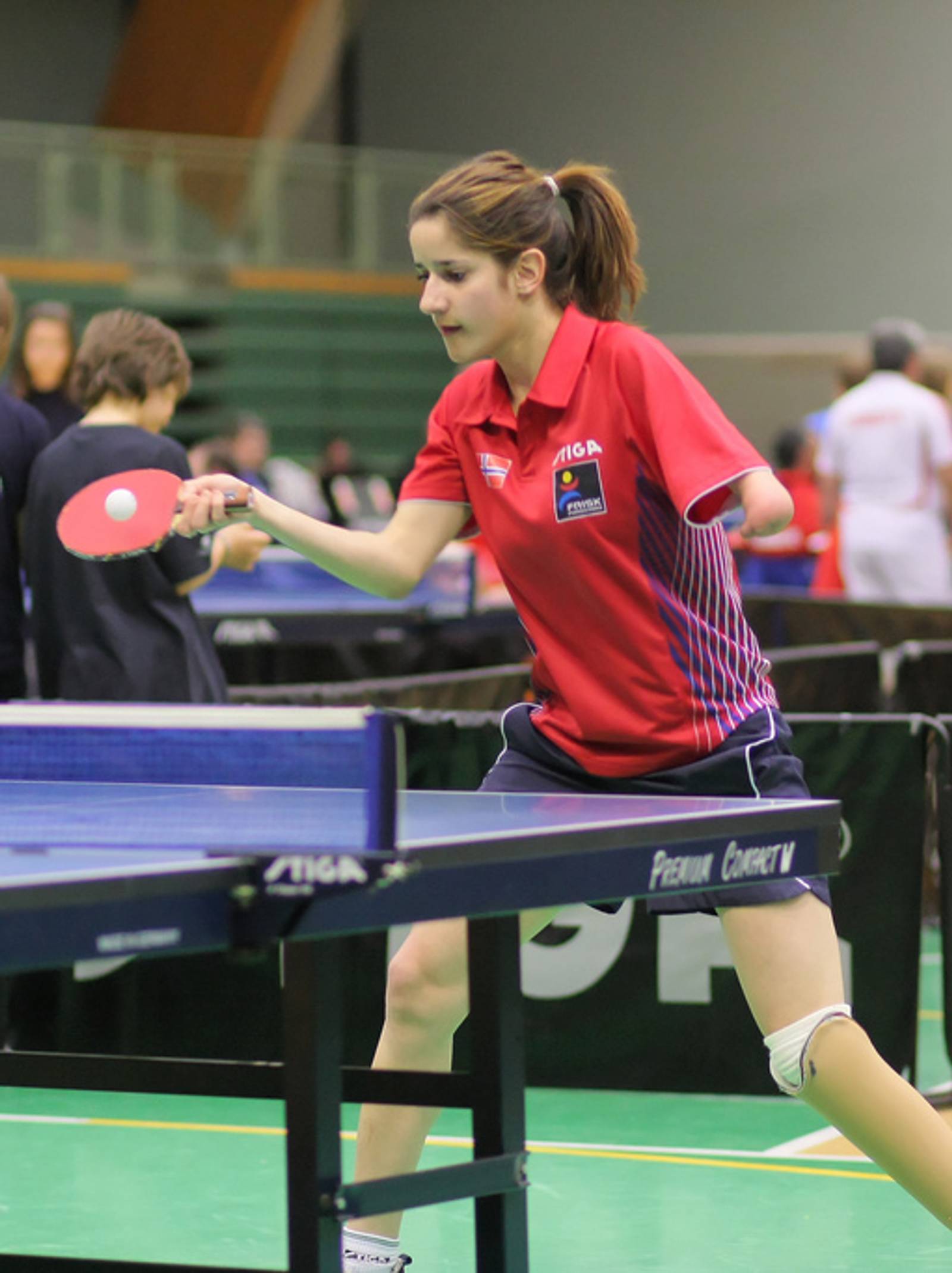 Bordtennishåp med én arm og protese – NRK Sport – Sportsnyheter ...