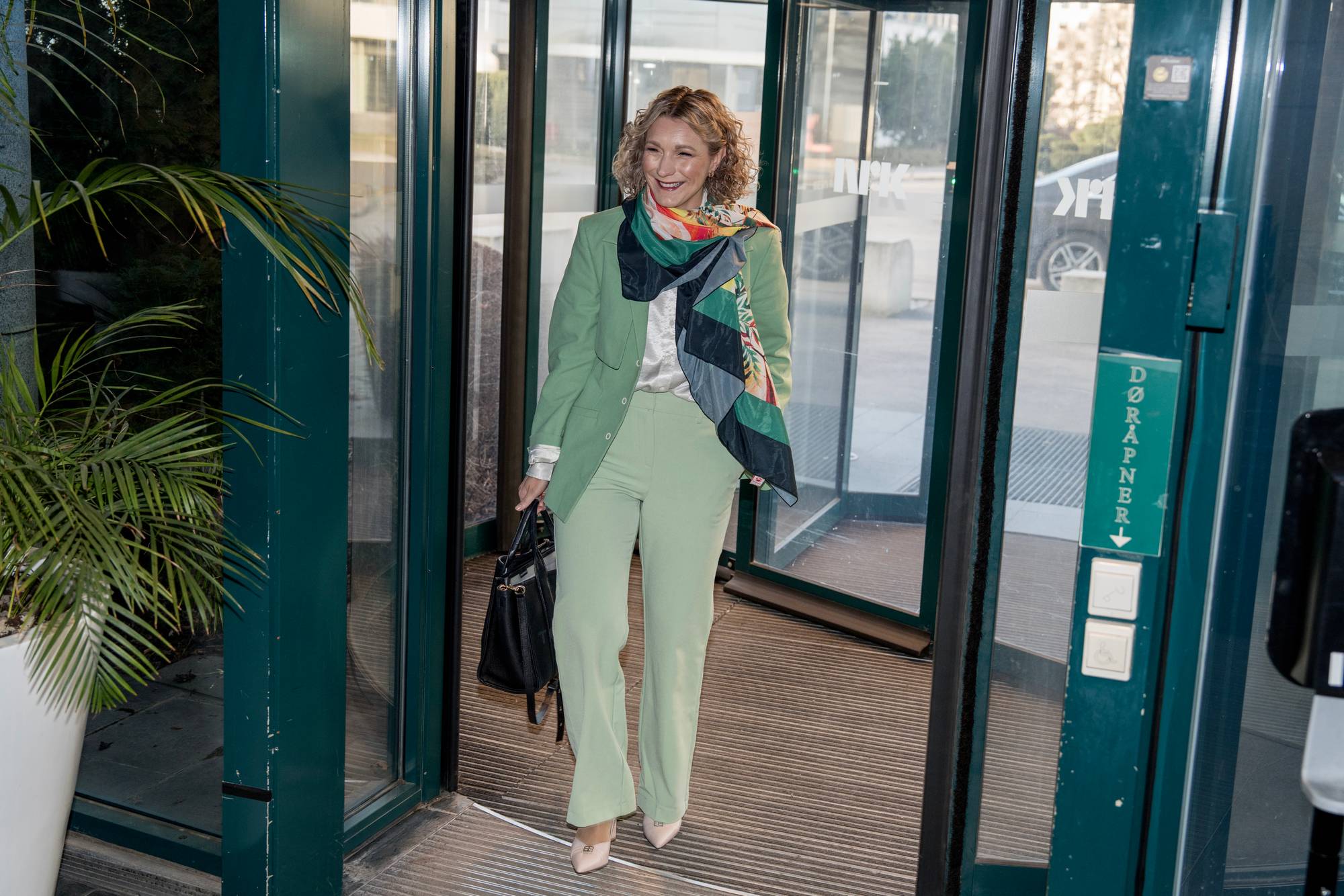 Støre-regjeringen lar nå toppene i staten tjene over 2 mill: – Uklokt ...