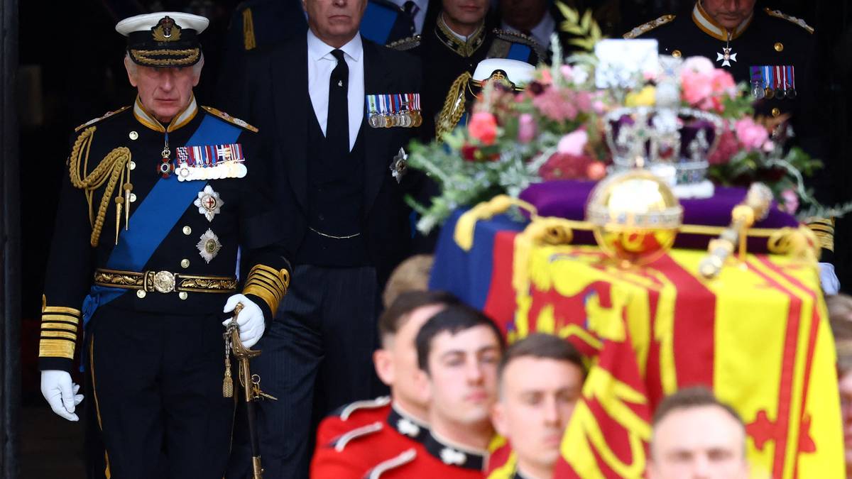 Dronning Elizabeth er død – Siste nytt – NRK