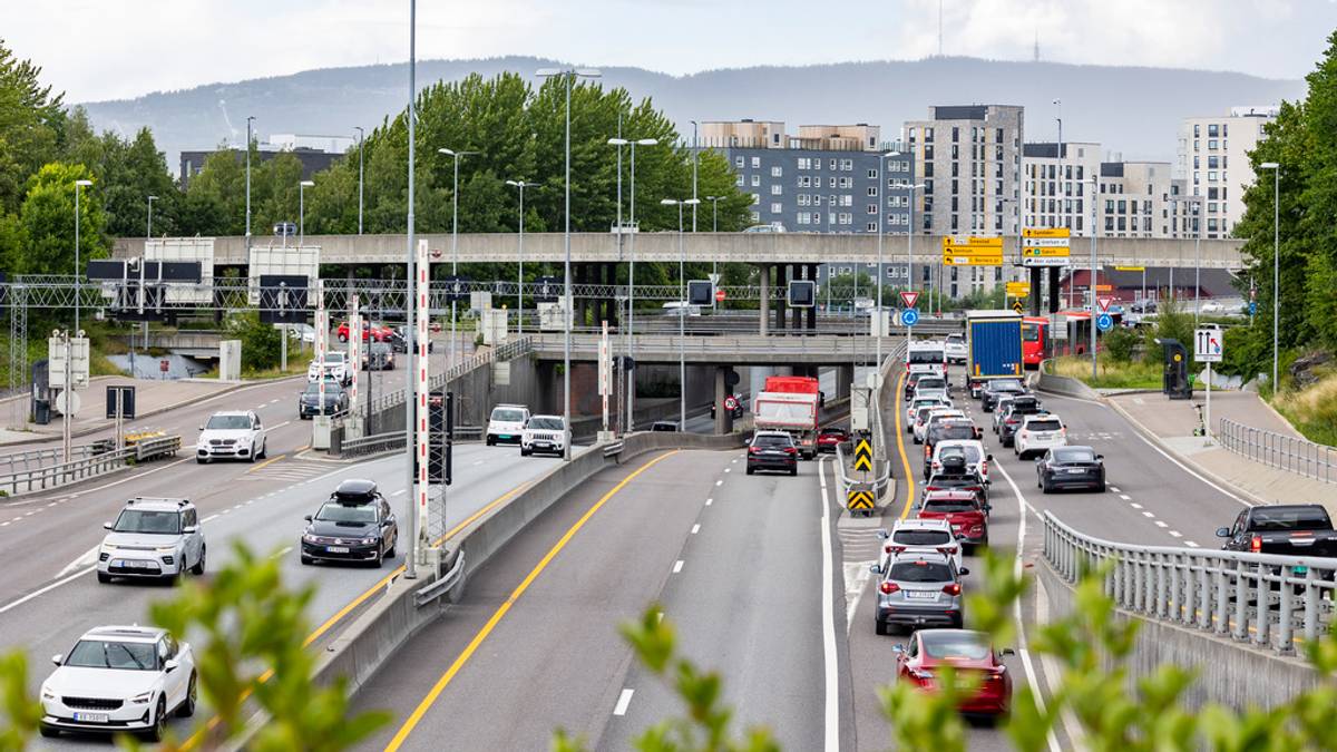 Høstferietrafikken: – Har vært tett med trafikk i to timer – NRK ...