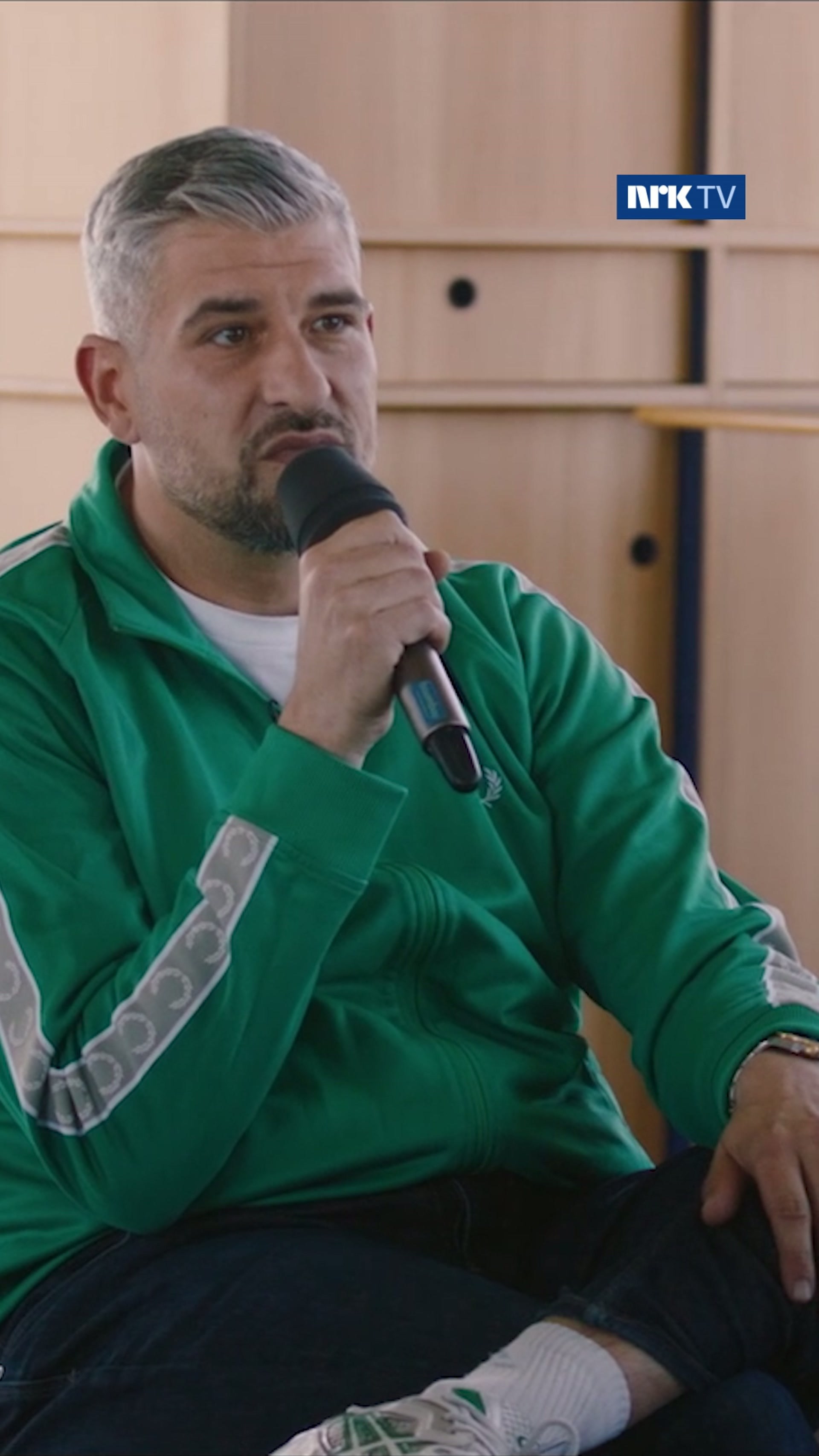 Leo Beatboxer med Halvor fra A-laget – NRK