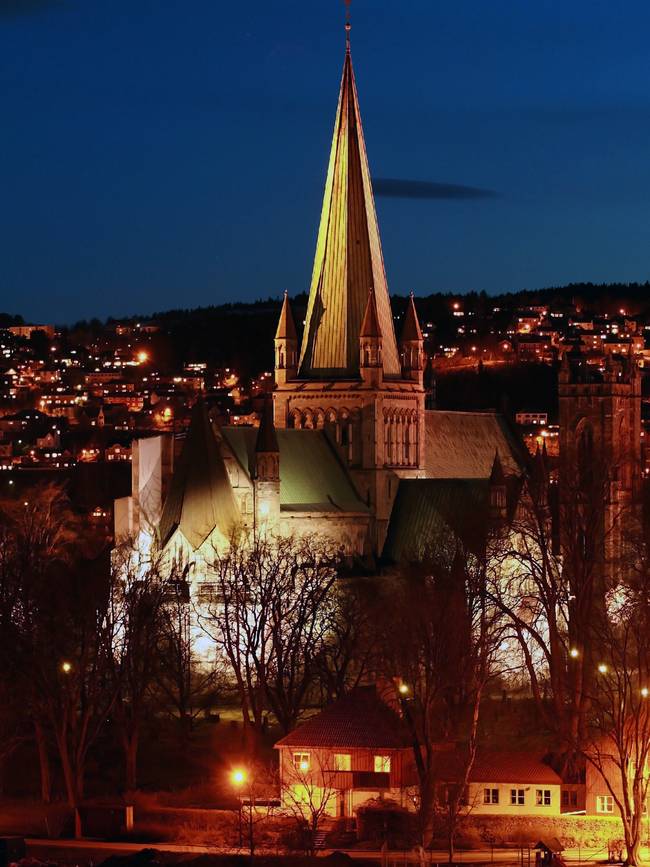 Der konger krones og signes – Langlesing fra NRK Trøndelag