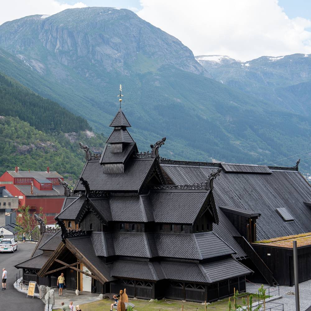 Lothepus si nye «stavkyrkje» testar grensene for det heilage – NRK Vestland