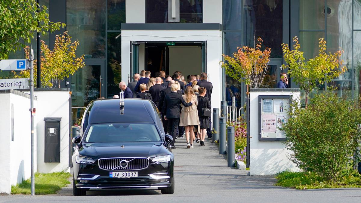 Jonas Henriksen ble bisatt i Hønefoss kirke – Siste nytt – NRK