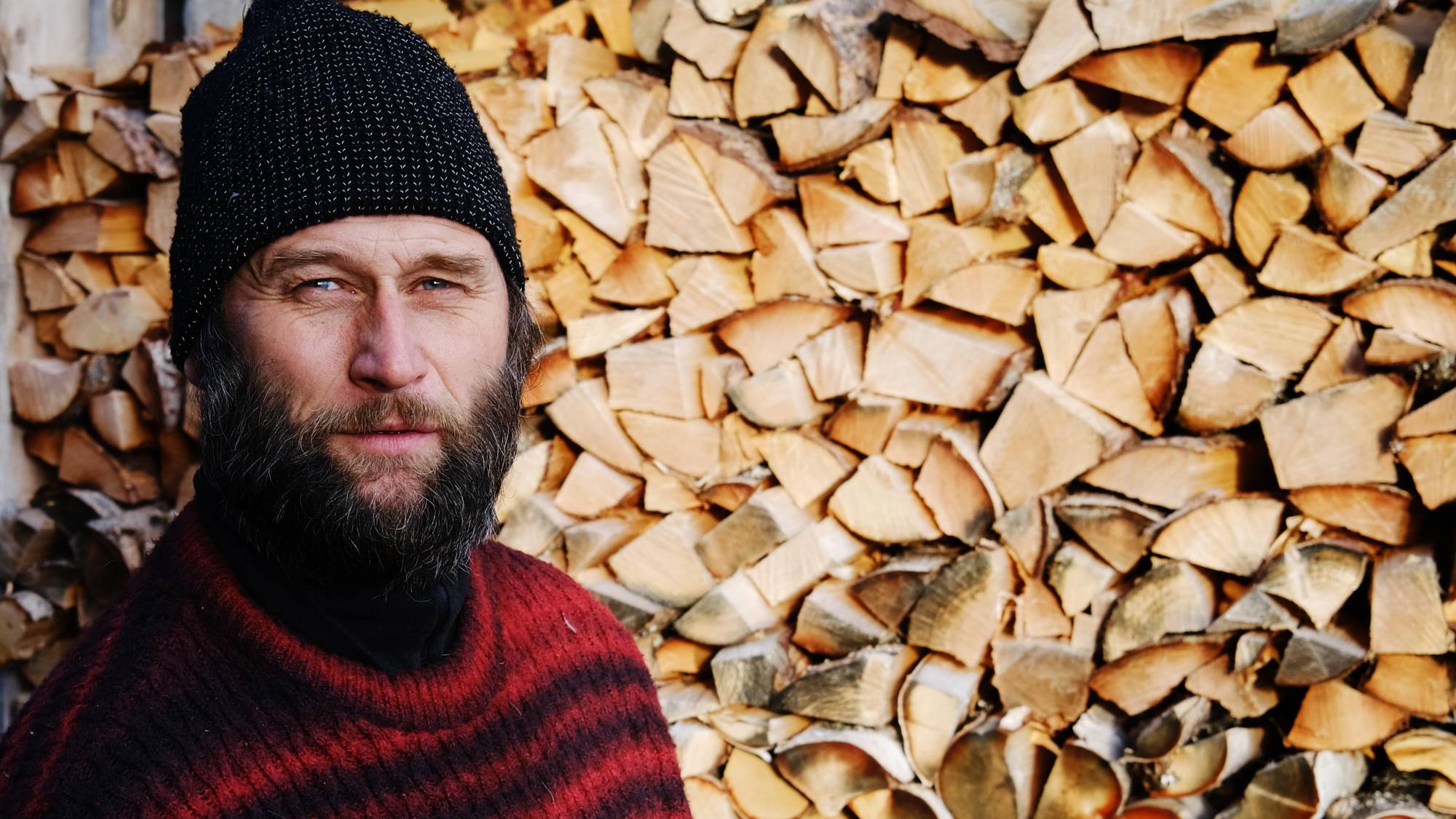 Bjella og ved – slik skal teatret få menn inn i salen – Kultur